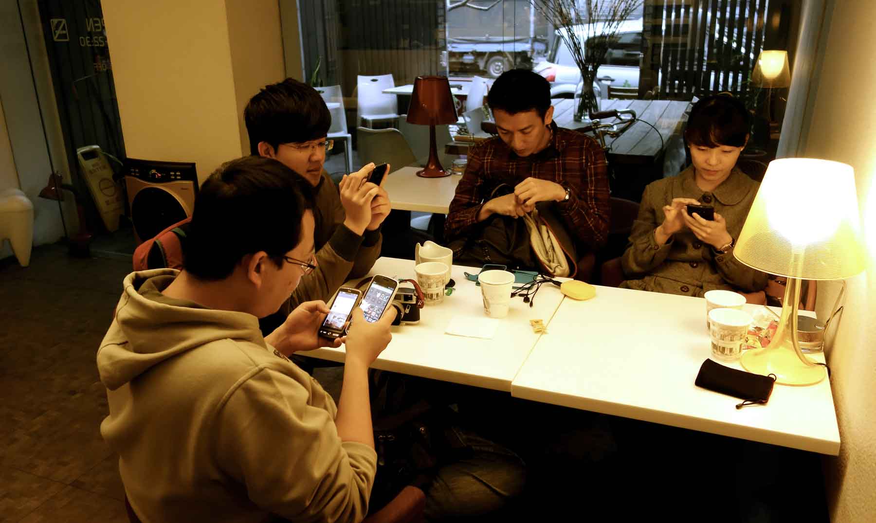 ¿Sabes qué es el 'Phubbing' - Supercurioso