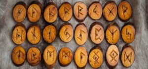 ¿Qué son las runas? | Descubre todo sobre este misterioso alfabeto