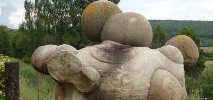 Trovants, las extrañas piedras que crecen, respiran y se mueven