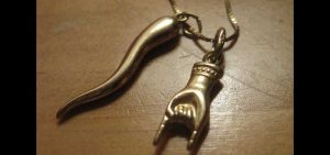 El significado del cornicello | Poderoso amuleto de protección